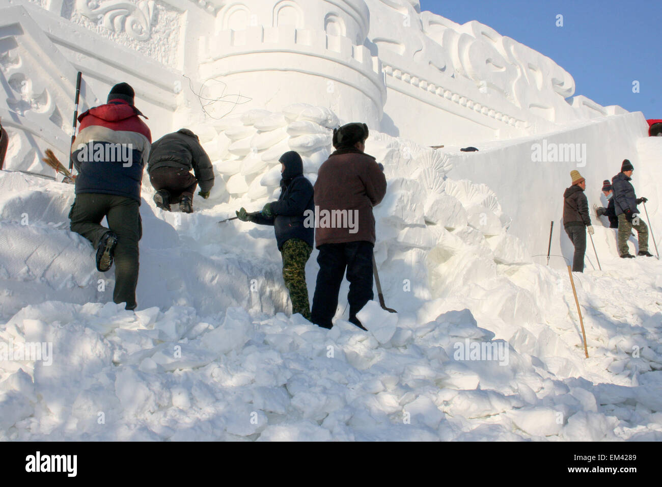 Snow figures hi-res stock photography and images - Alamy