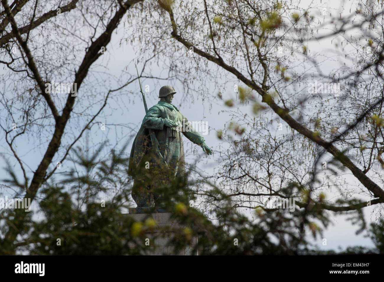 Statue soldiers in wwii hi-res stock photography and images - Alamy