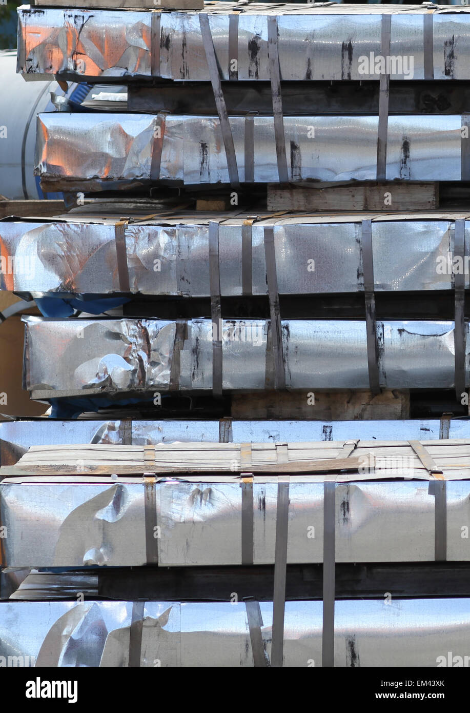 warehouse for shipping, handling and storage of sheet metal in packs ...