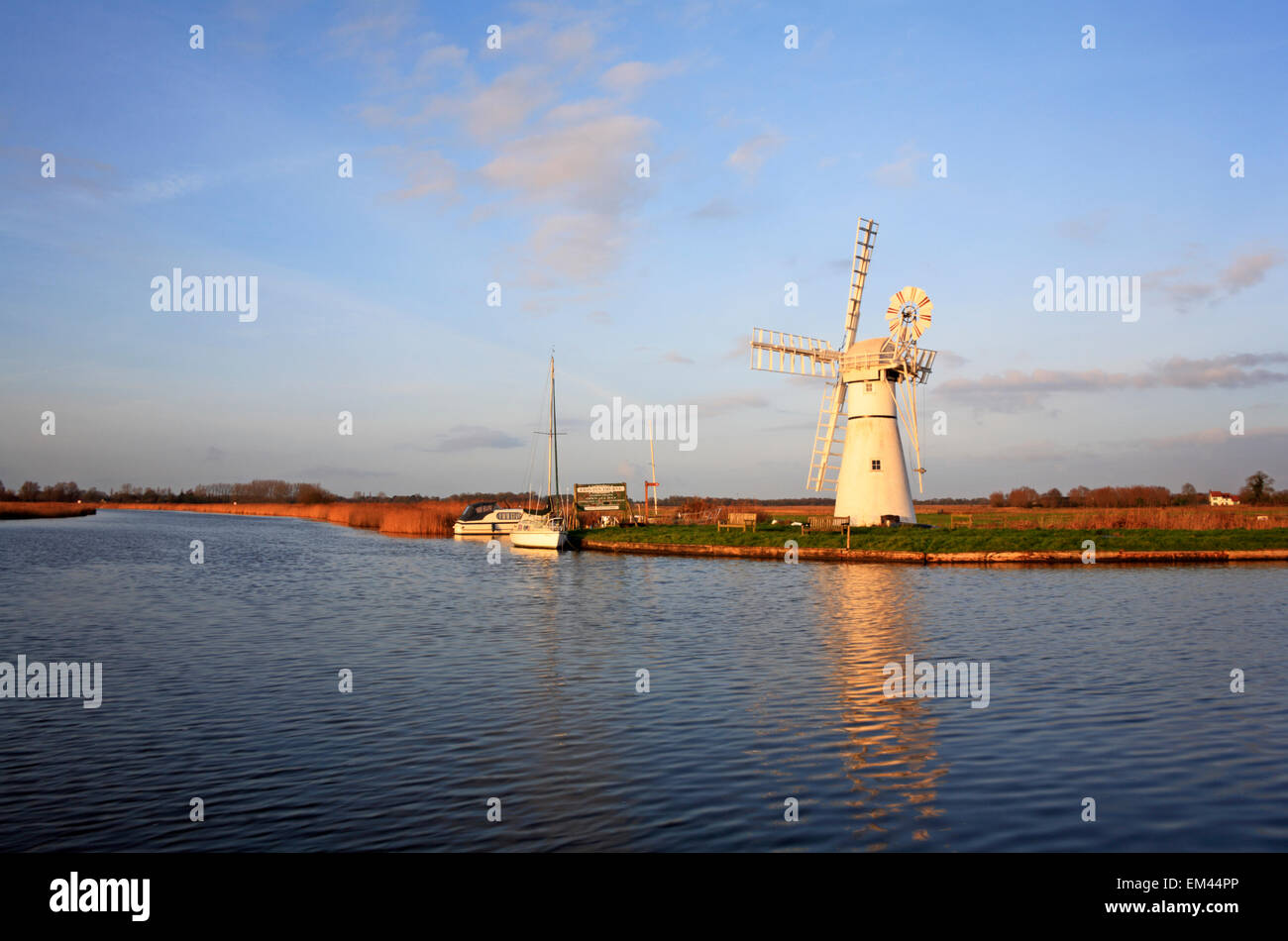 An fine evening on the River Thurne on the Norfolk Broads in winter at ...