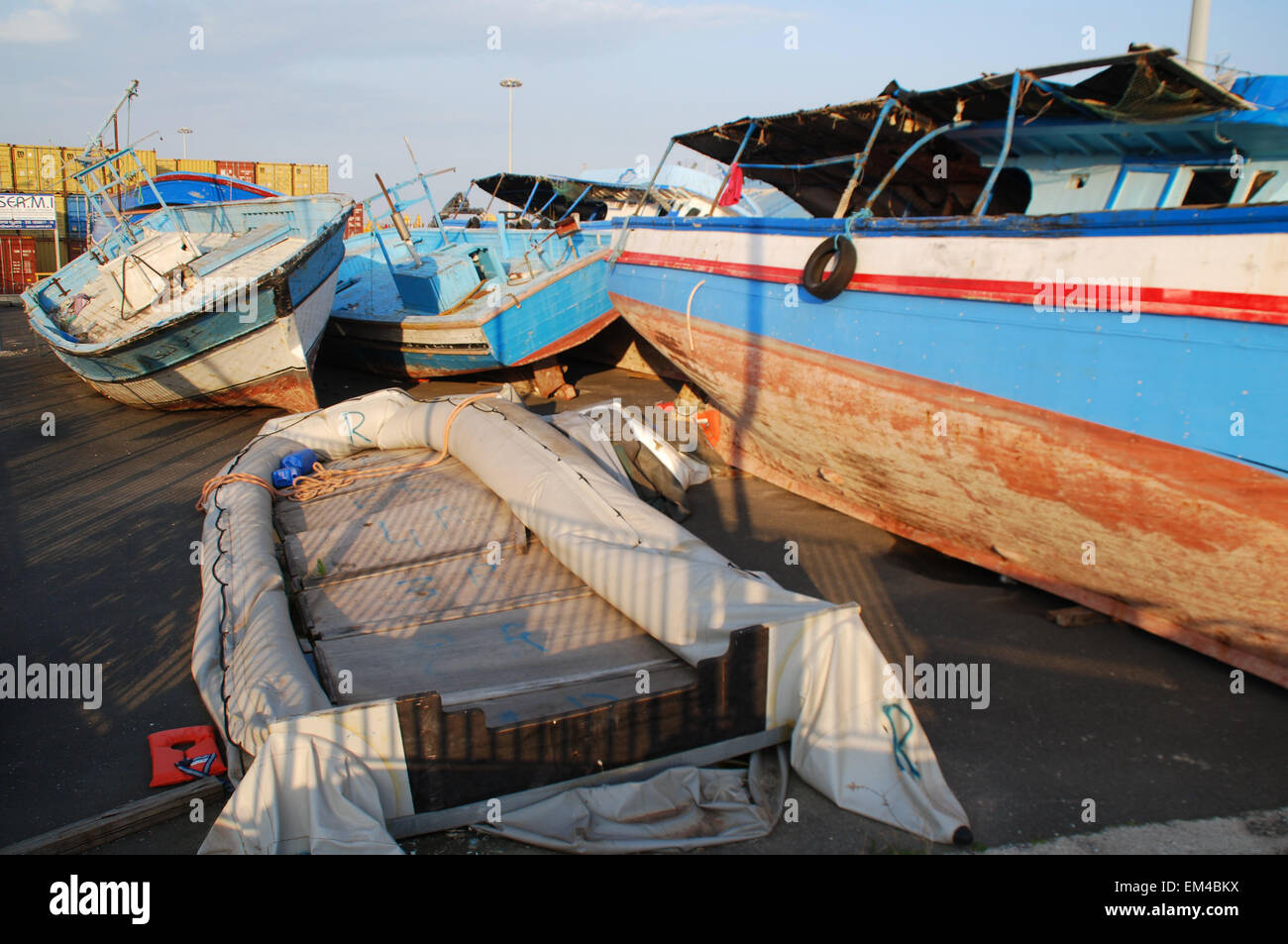 Pozzallo boats hi-res stock photography and images - Alamy