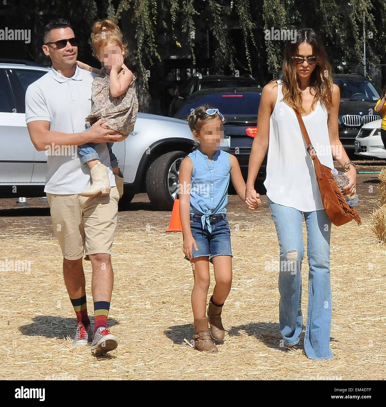 Jessica Alba and Cash Warren take their daughters Honor and Haven to Mr ...