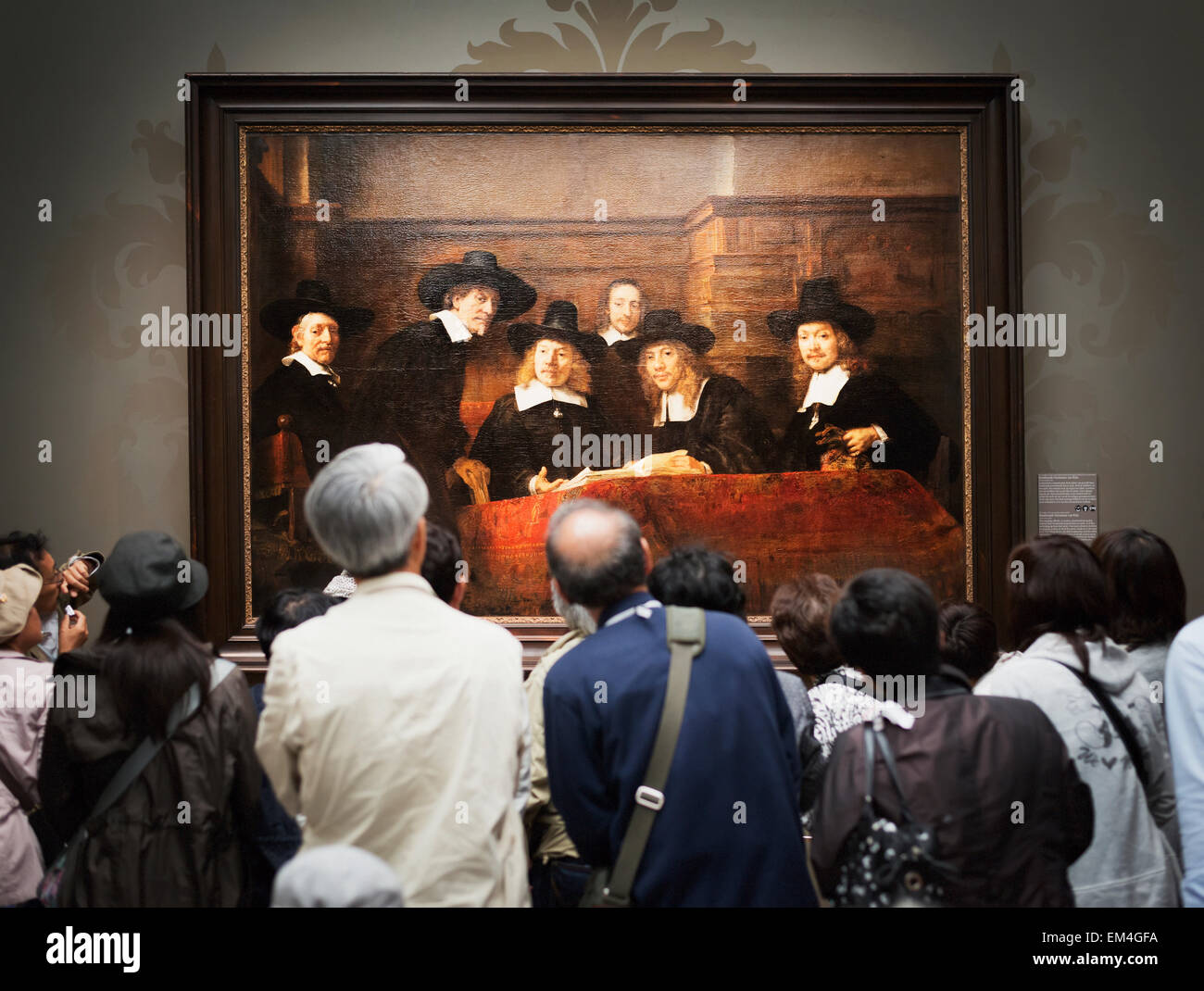 People Looking At A Picture In A Museum Stock Photo - Alamy