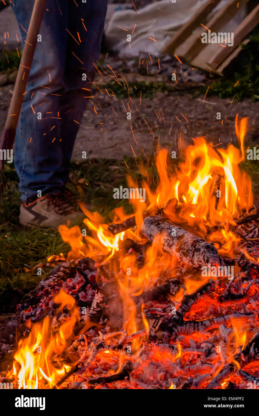 Burning rubbish garden hi-res stock photography and images - Alamy