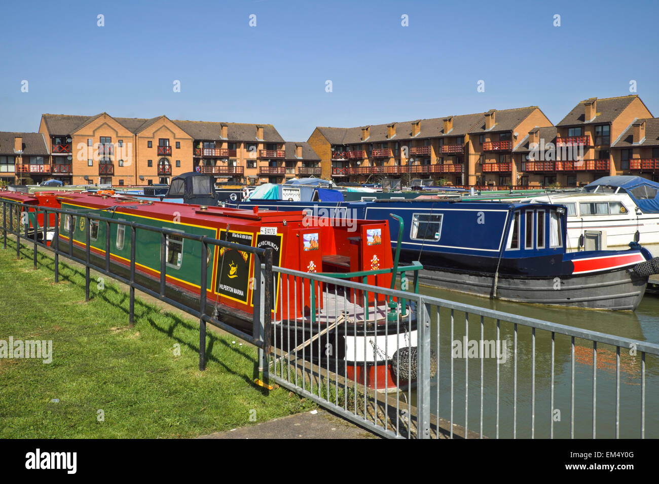 Trowbridge wiltshire hilperton marina hi-res stock photography and ...
