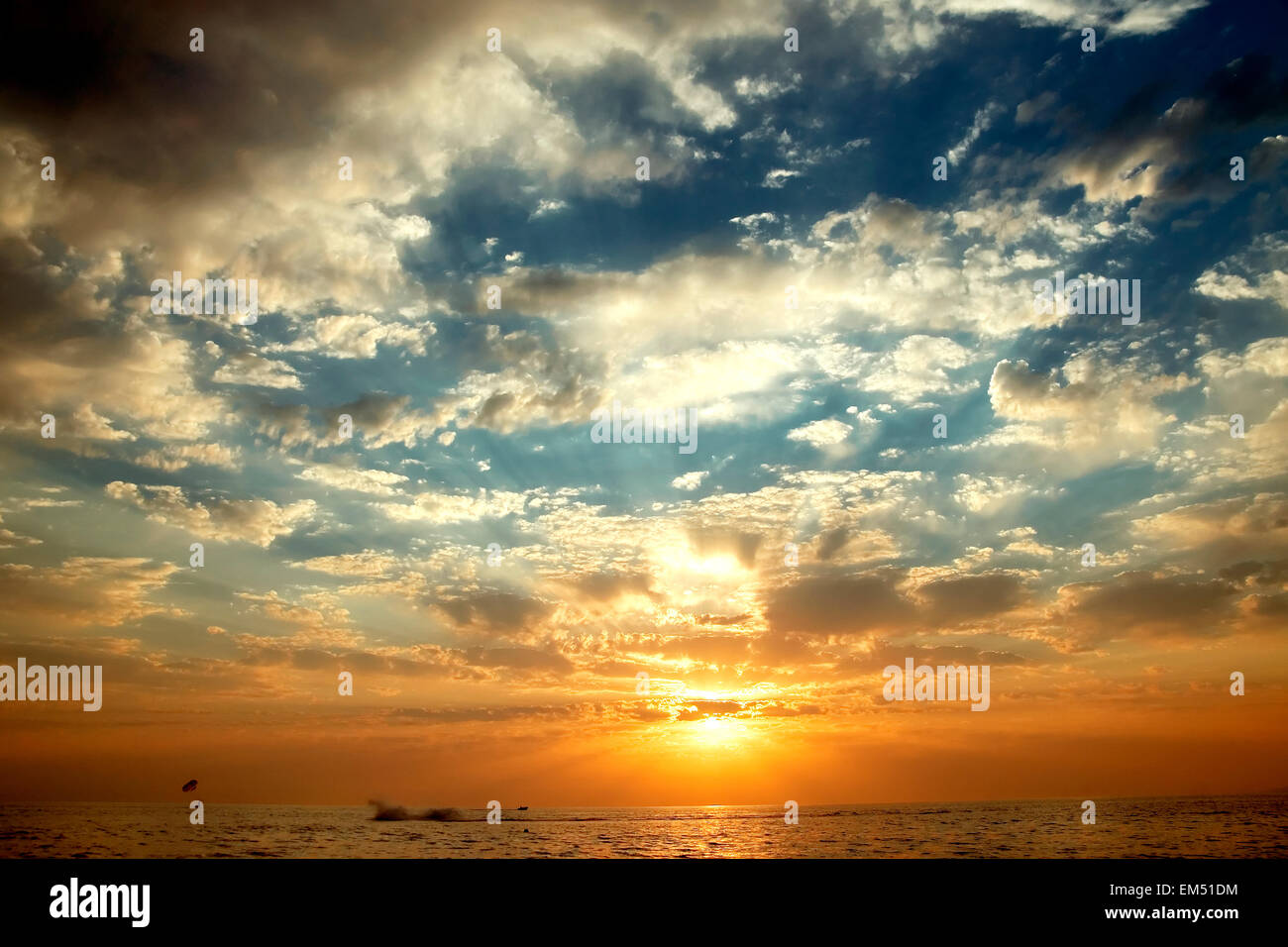 Scene sunset over sea hi-res stock photography and images - Alamy
