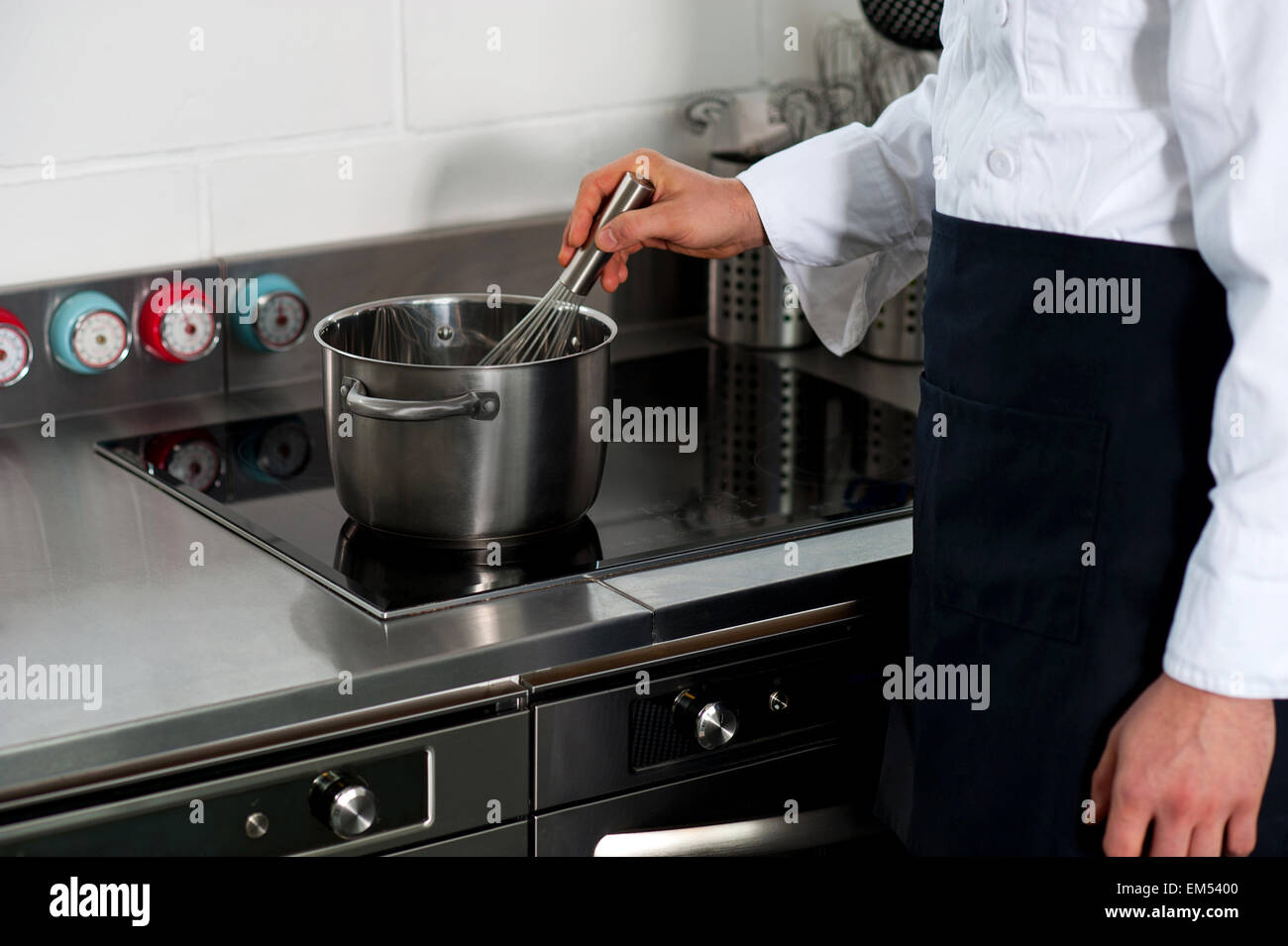 Chef in restaurant kitchen Stock Photo - Alamy