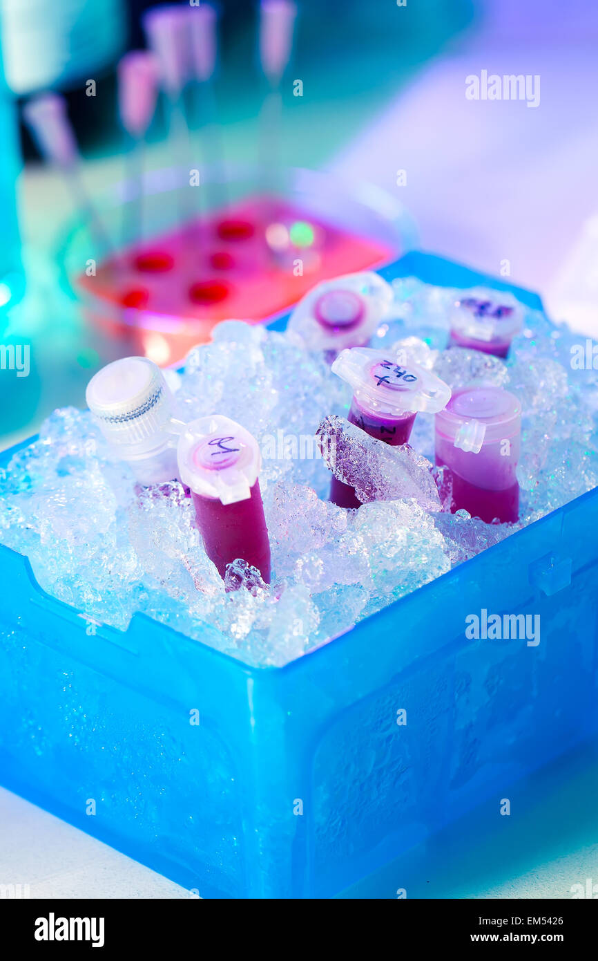 Molecular reaction hi-res stock photography and images - Alamy