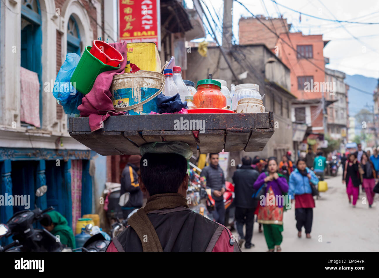 Carrying bucket on head hi-res stock photography and images - Alamy
