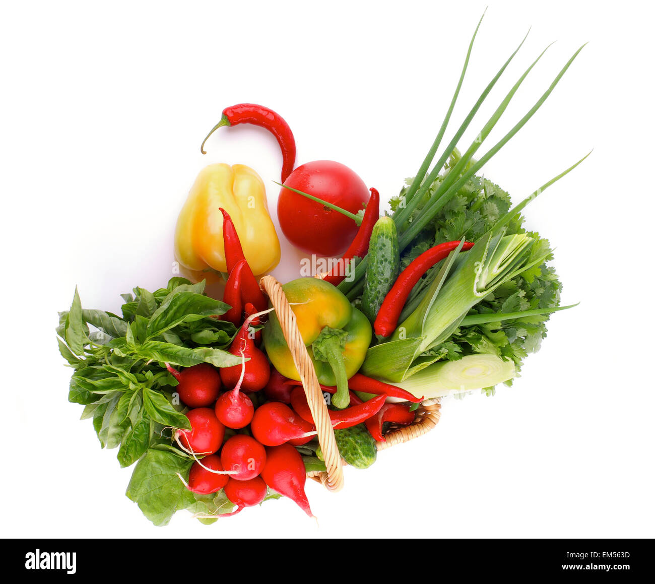 Basket of onions, tomatoes and red pepper hi-res stock photography and ...