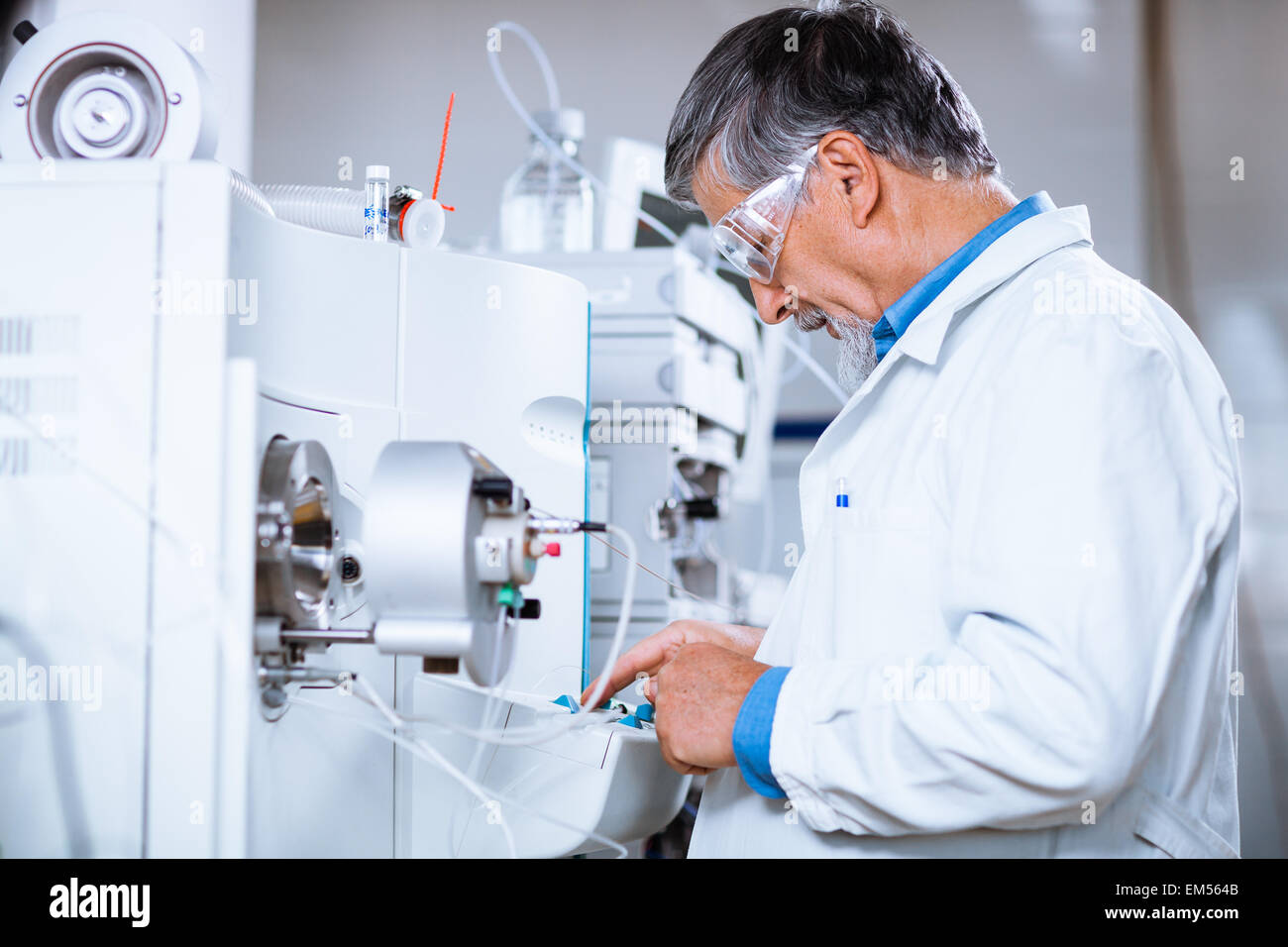 Senior male researcher carrying out scientific research in a lab Stock ...
