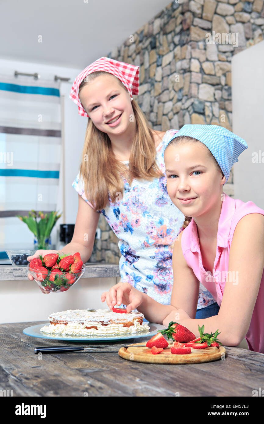 teenage girl baking a pie at home Stock Photo - Alamy