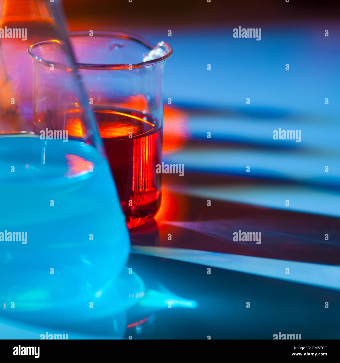 Laboratory flask hi-res stock photography and images - Alamy