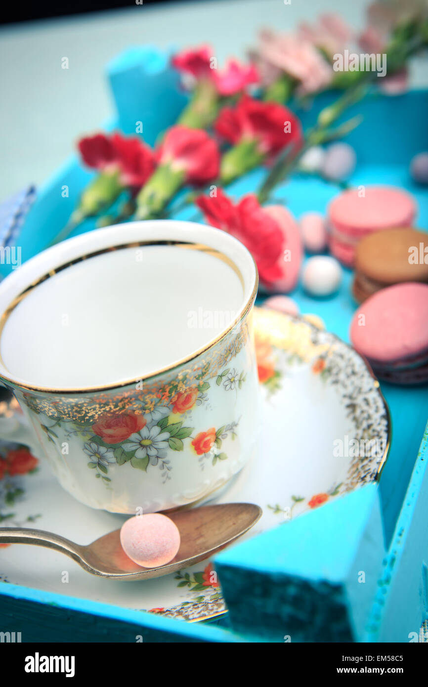 Pink flowers and sweets hi-res stock photography and images - Alamy
