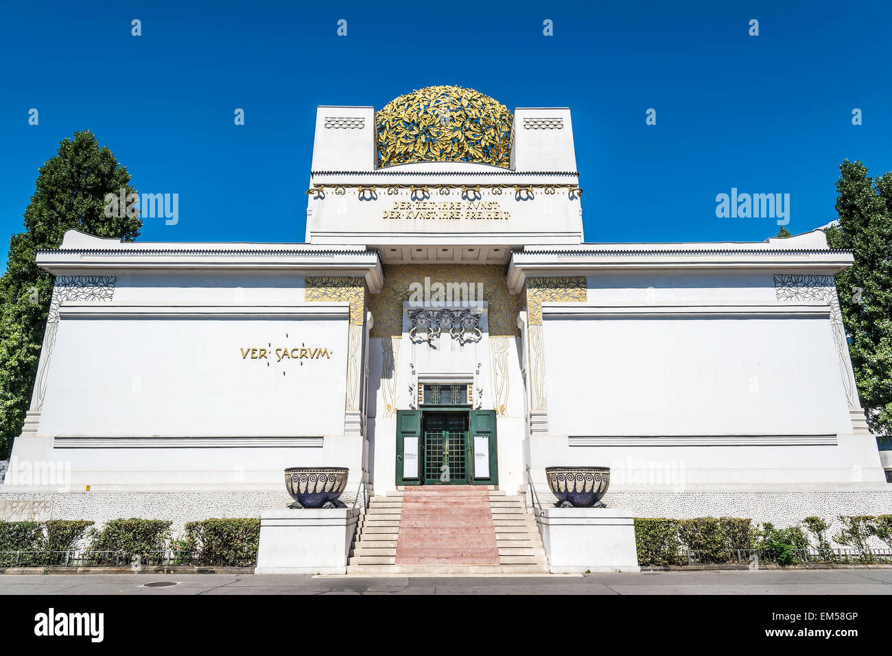 Gustav klimt in secession building hi-res stock photography and images ...