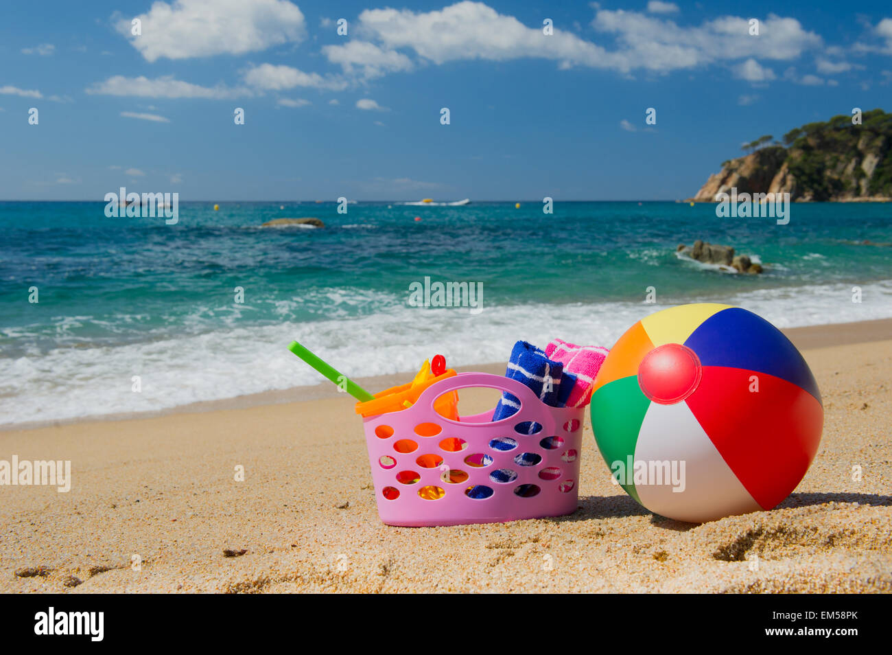 Beach bag and ball Stock Photo - Alamy