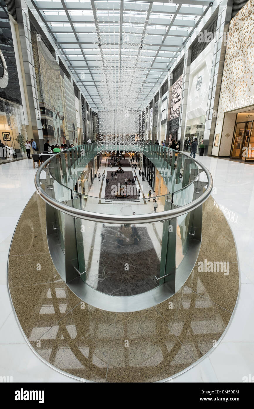 Upmarket shops hi-res stock photography and images - Alamy