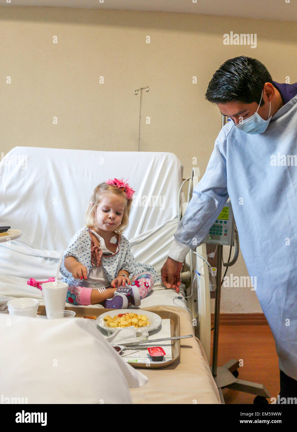 Hospitalized children hi-res stock photography and images - Alamy