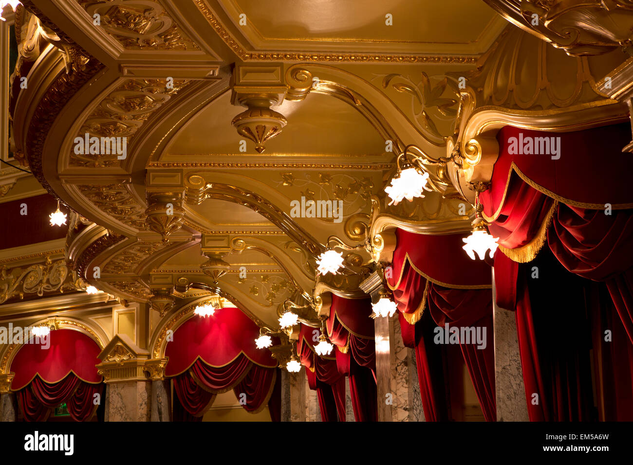 The royal hall harrogate interior hi-res stock photography and images ...