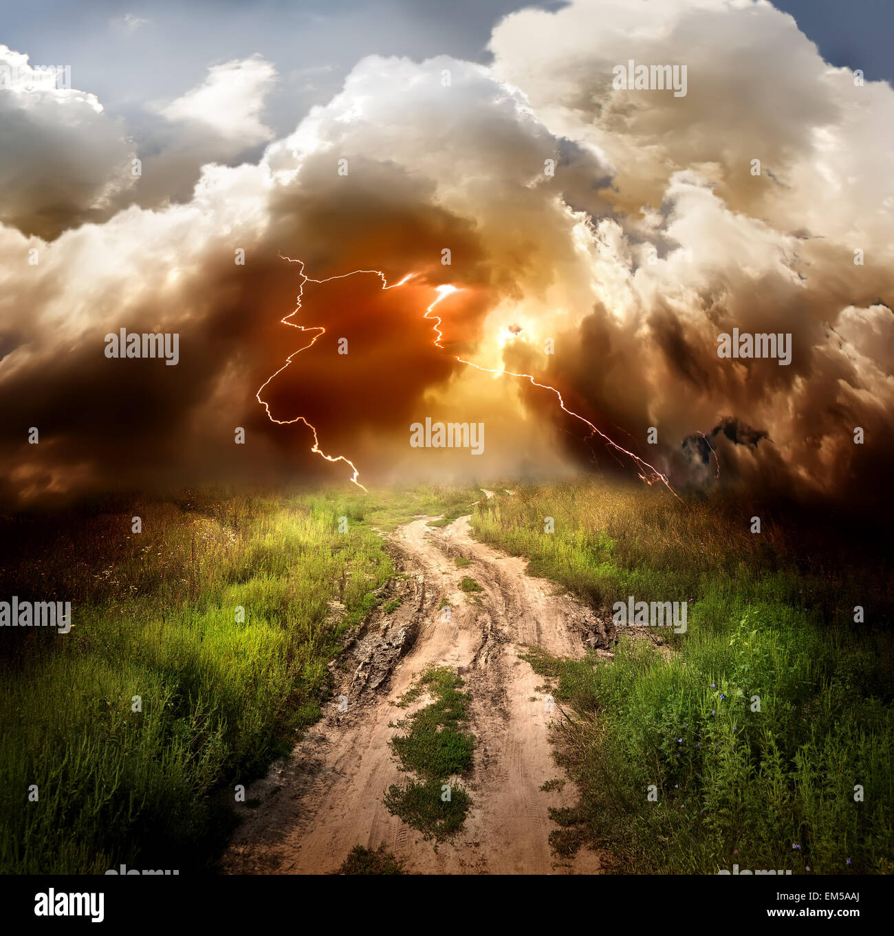 Lightning over road in field hi-res stock photography and images - Alamy