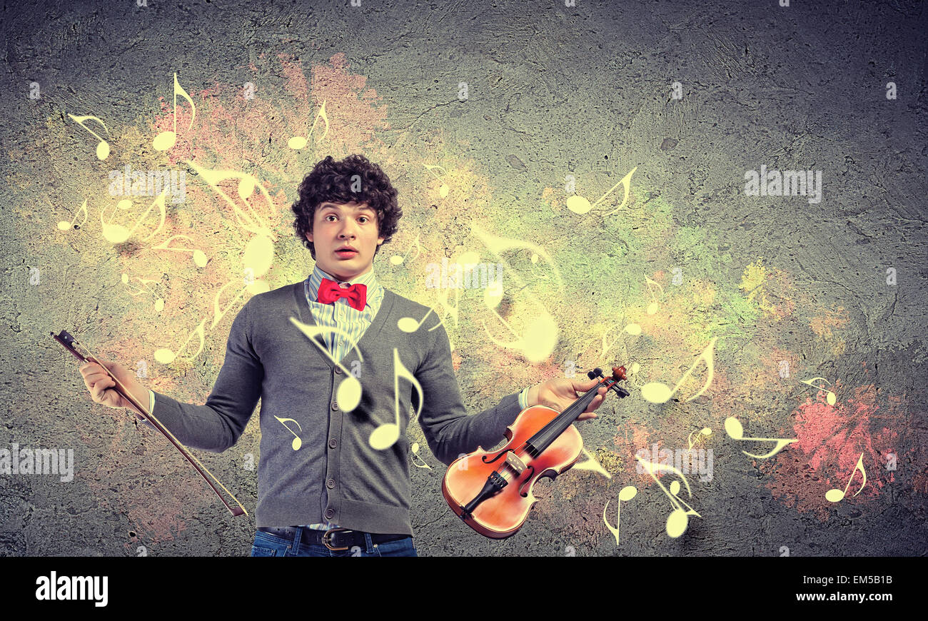 Young man violinist Stock Photo - Alamy