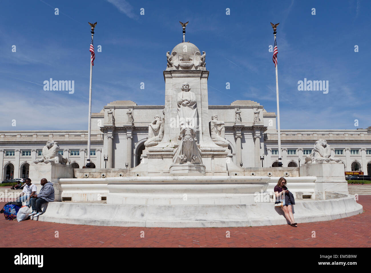 Outside of union station hi-res stock photography and images - Alamy