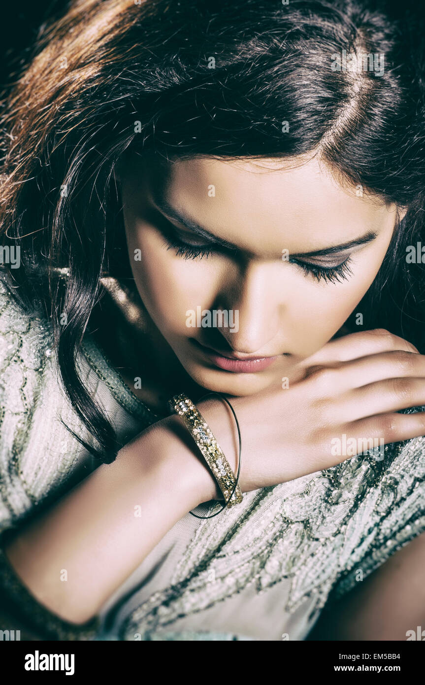 Indian woman sad hi-res stock photography and images - Alamy