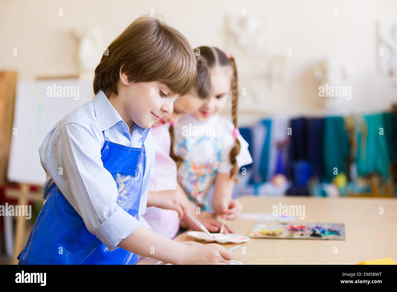 Children drawing and painting Stock Photo - Alamy
