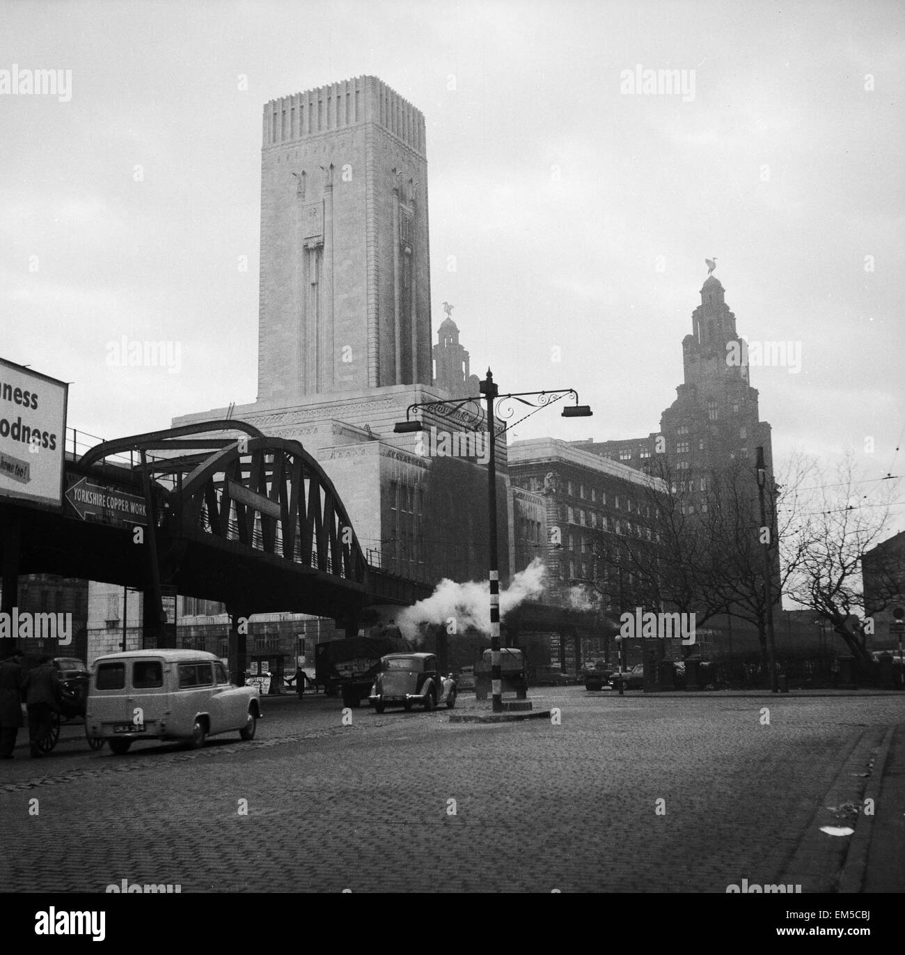 Liverpool overhead railway hi-res stock photography and images - Alamy