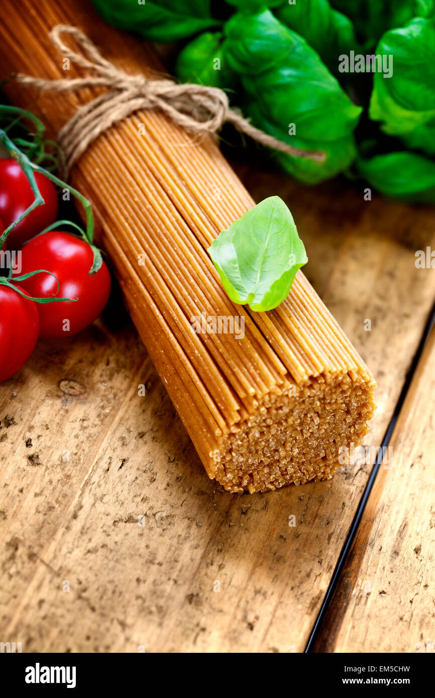 whole wheat spaghetti Stock Photo - Alamy