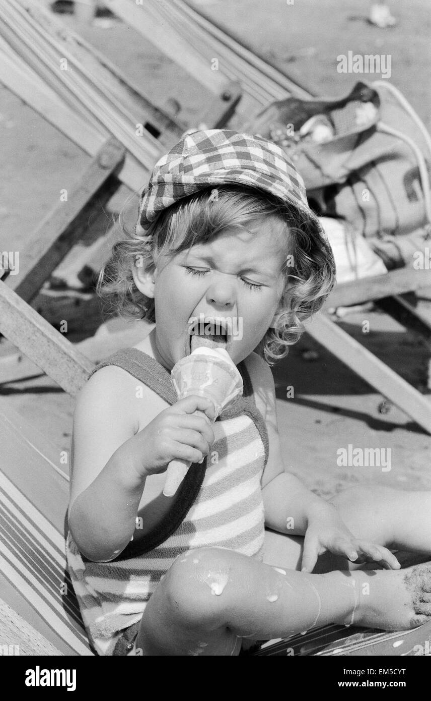 Southend on sea 1970s hi-res stock photography and images - Alamy