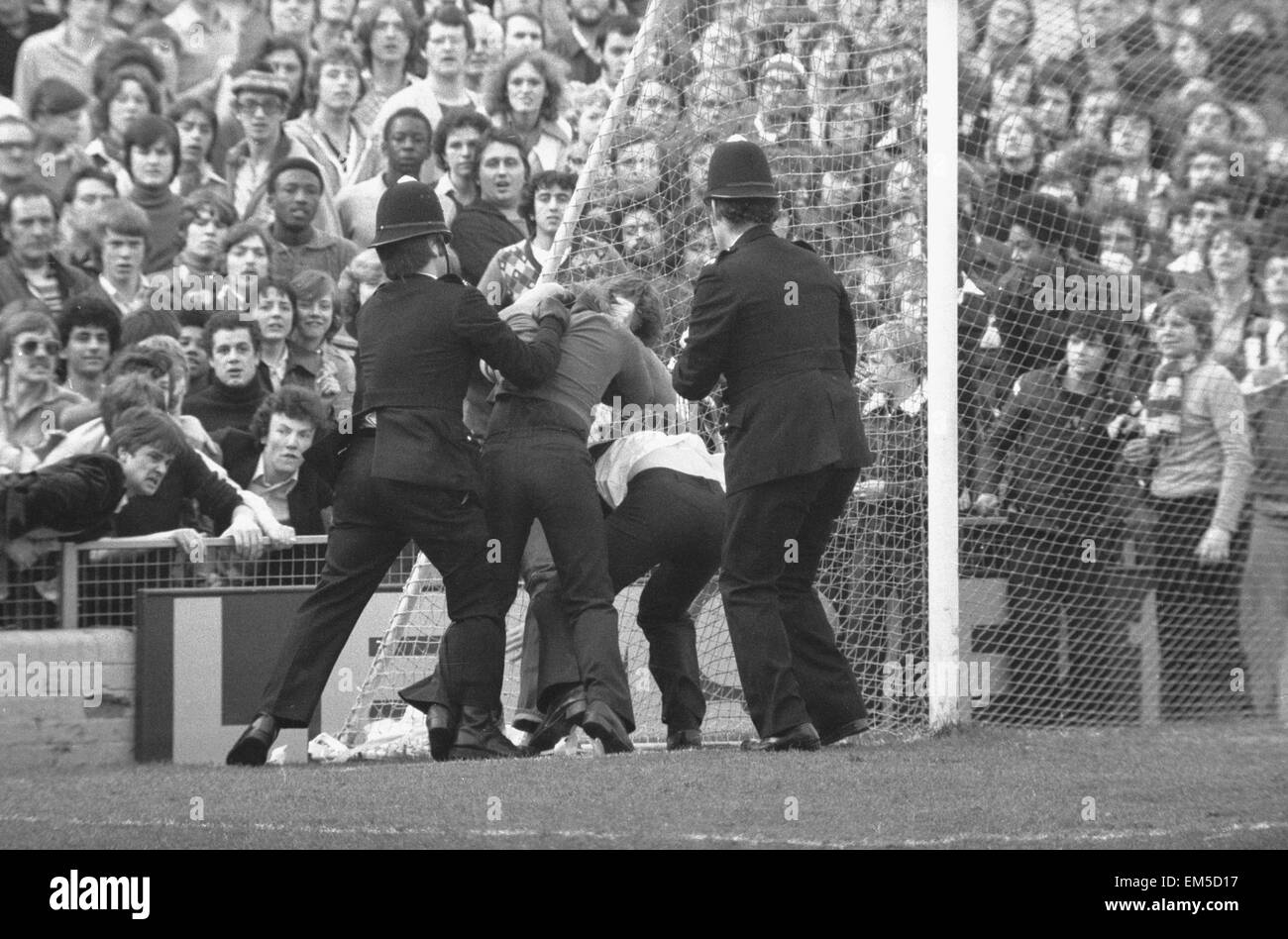 Football hooligans 1970s hi-res stock photography and images - Alamy