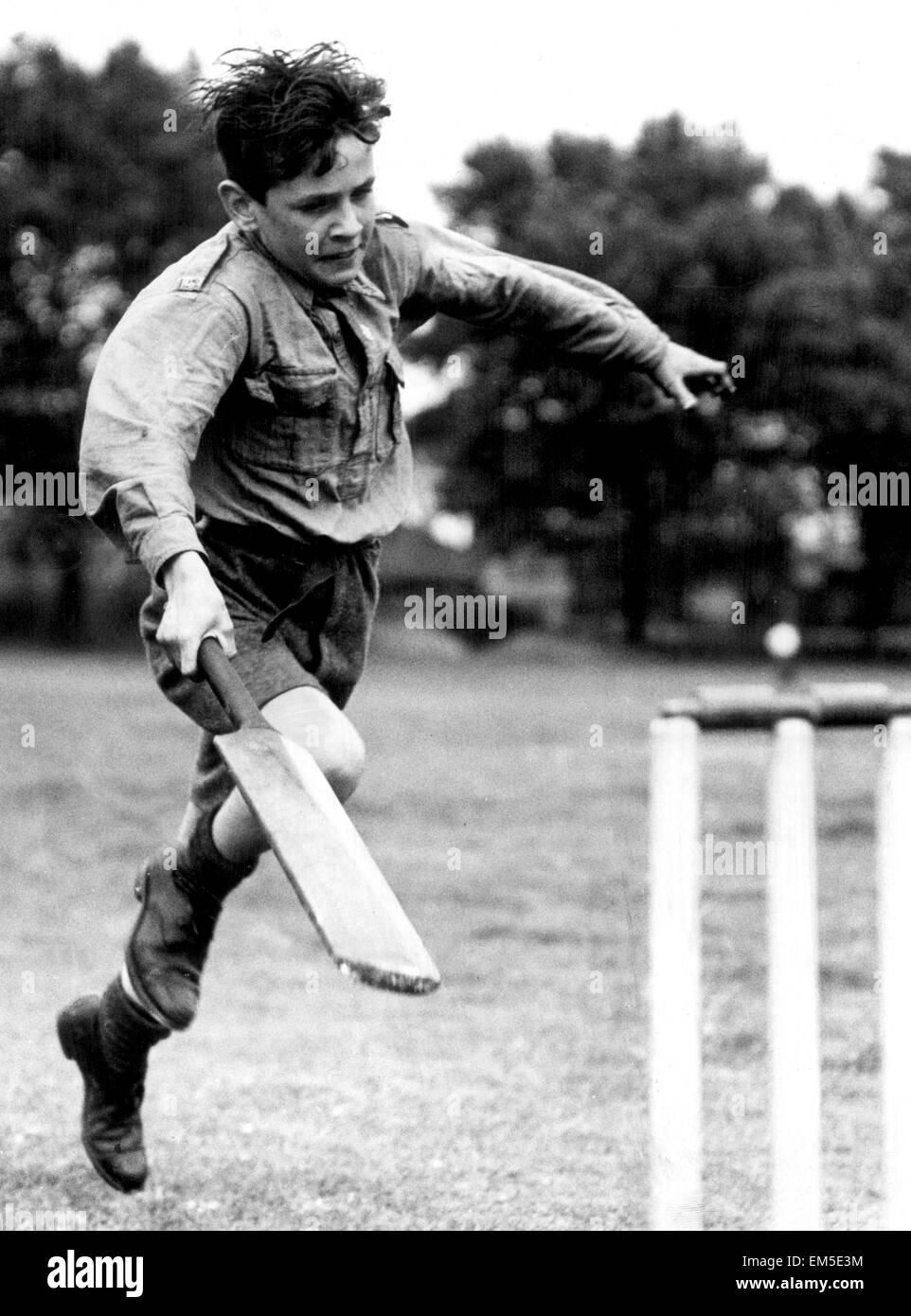 Edward Bolton runs for the crease. 8th July 1946 Stock Photo - Alamy