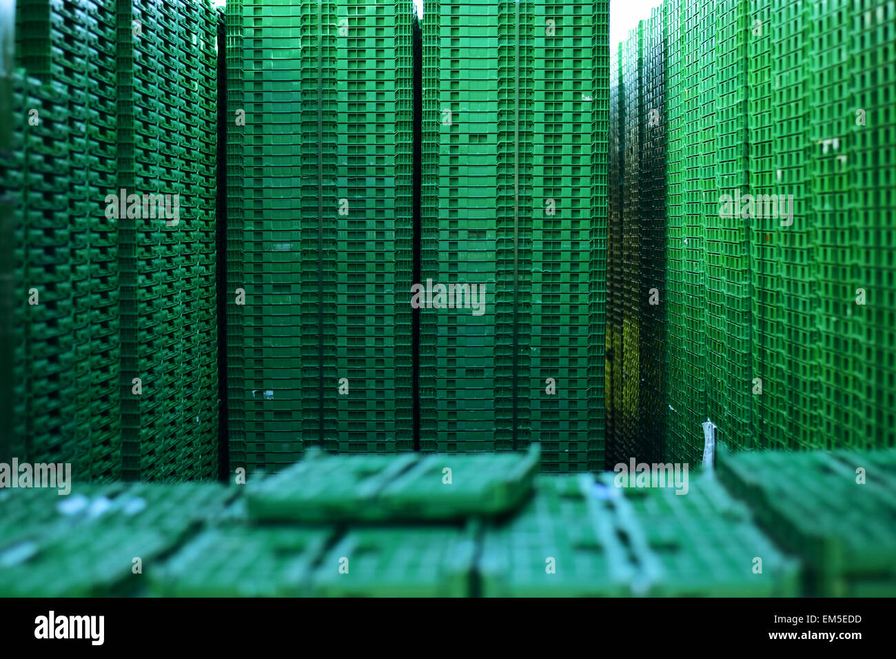 Stack crates hi-res stock photography and images - Alamy