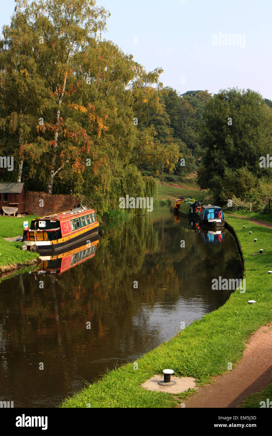 The Staffordshire and Worcestershire Canal Stock Photo - Alamy