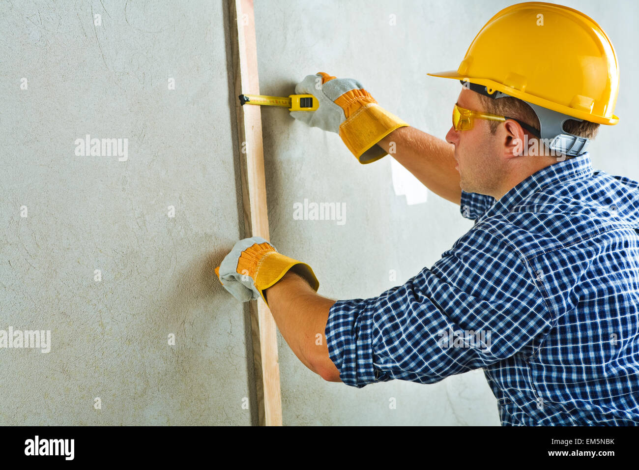 a worker measuring Stock Photo - Alamy