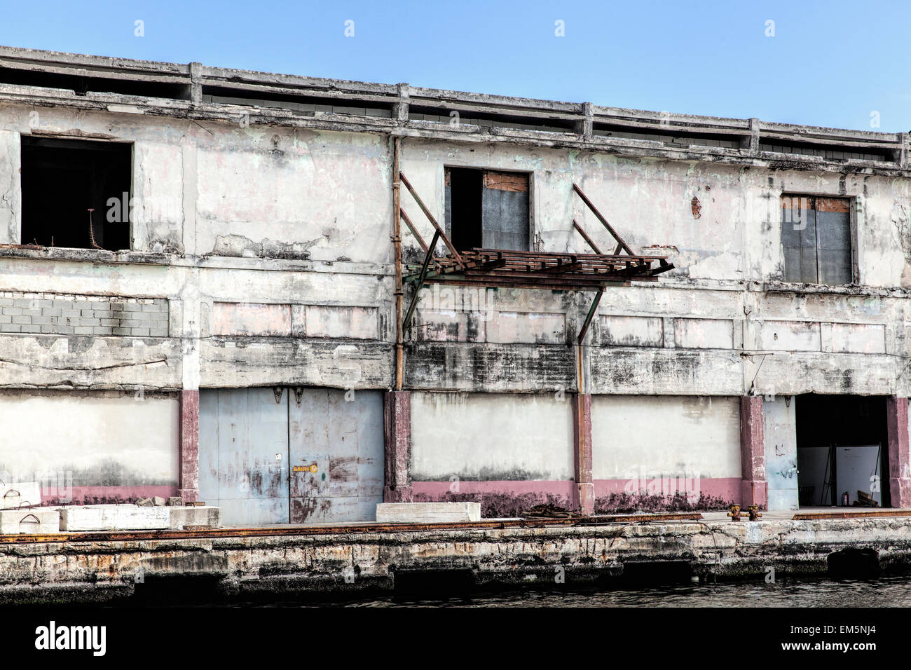 Derelict factory building in a remote part of Cuba Stock Photo - Alamy
