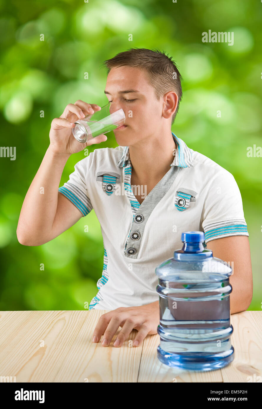 guy drinking water Stock Photo - Alamy