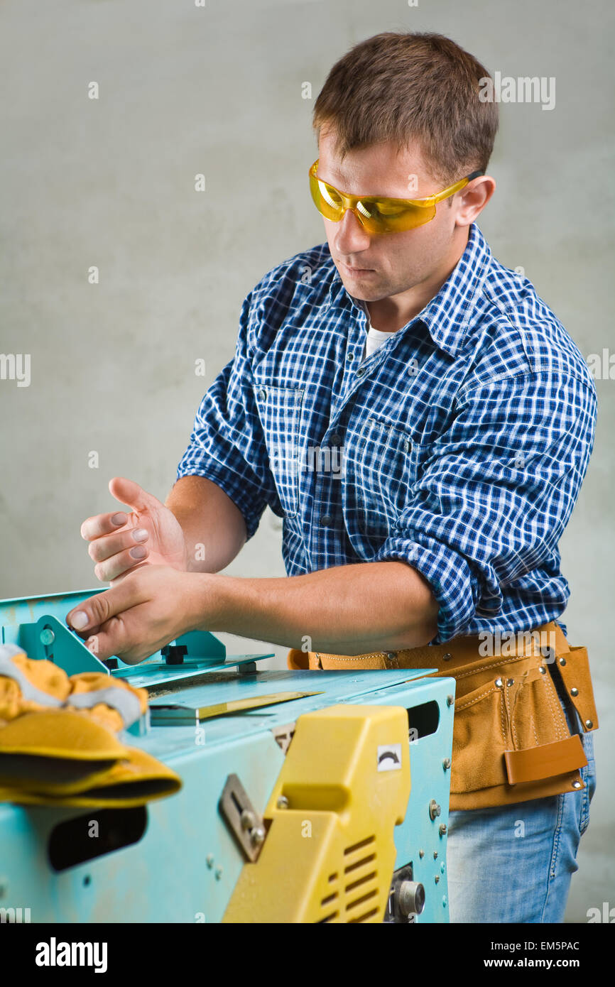 Men works hi-res stock photography and images - Alamy