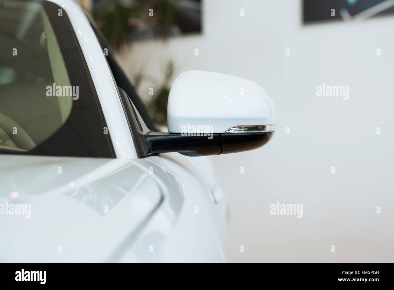 mirror white car Stock Photo - Alamy