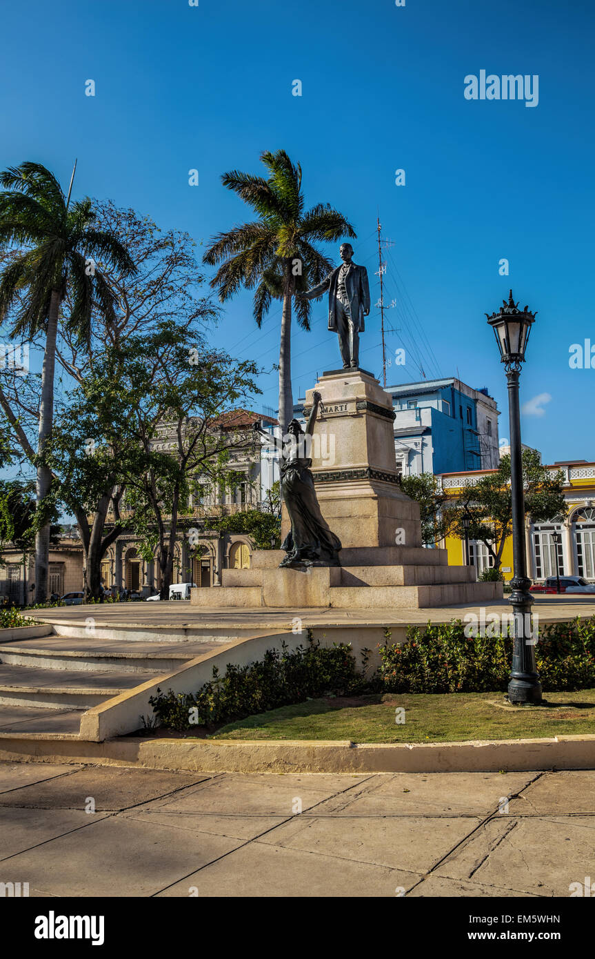 Parque Libertad and the bronze statue of Cuban poet Jose Marti in ...