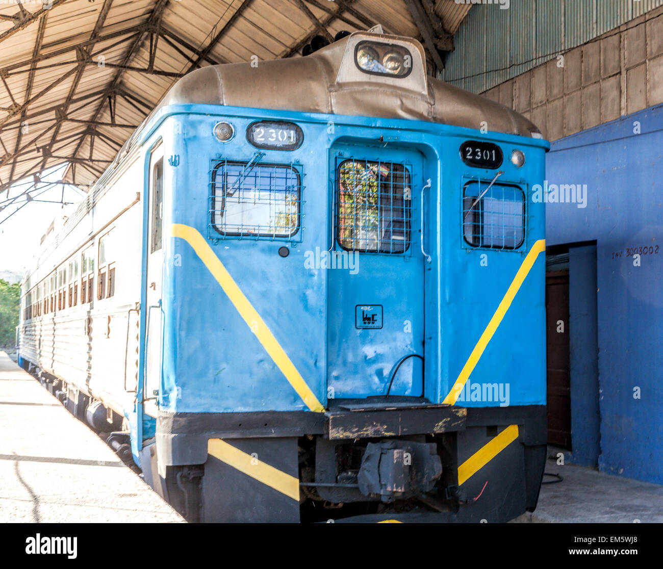 Blue diesel train at a station in Cuba Stock Photo - Alamy