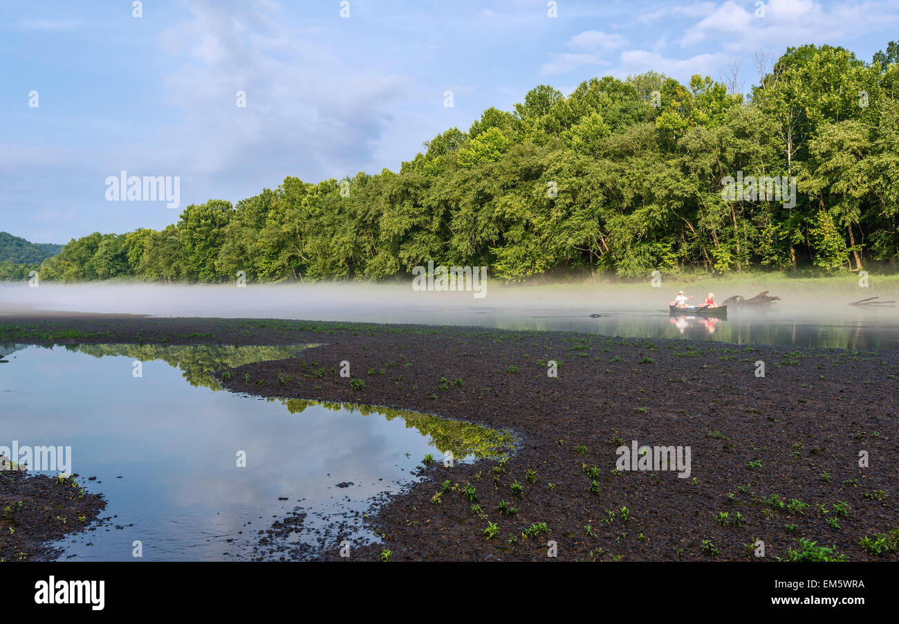 Couple row boat mist hi-res stock photography and images - Alamy