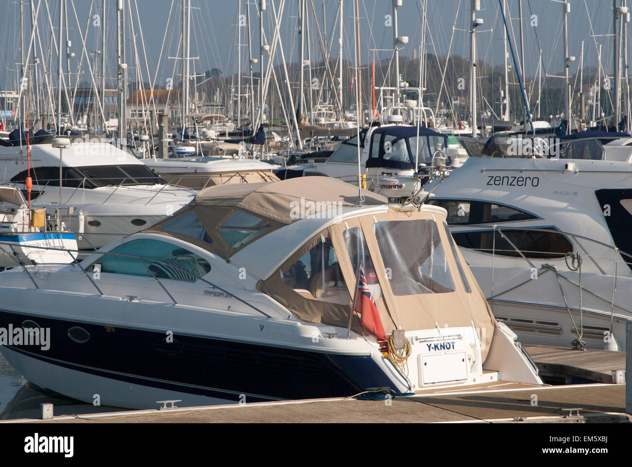 Yacht haven hi-res stock photography and images - Alamy
