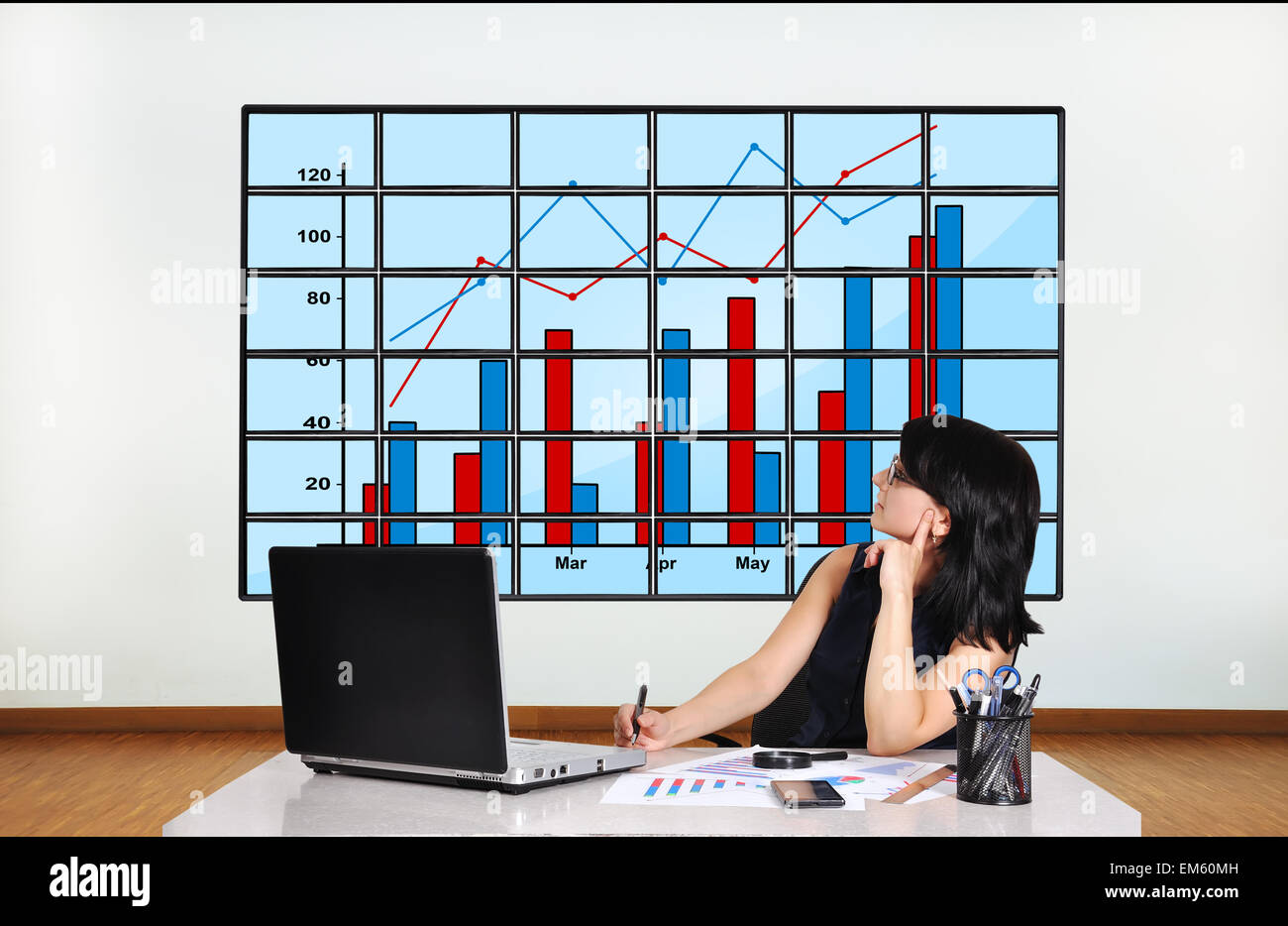 woman looking at chart Stock Photo - Alamy