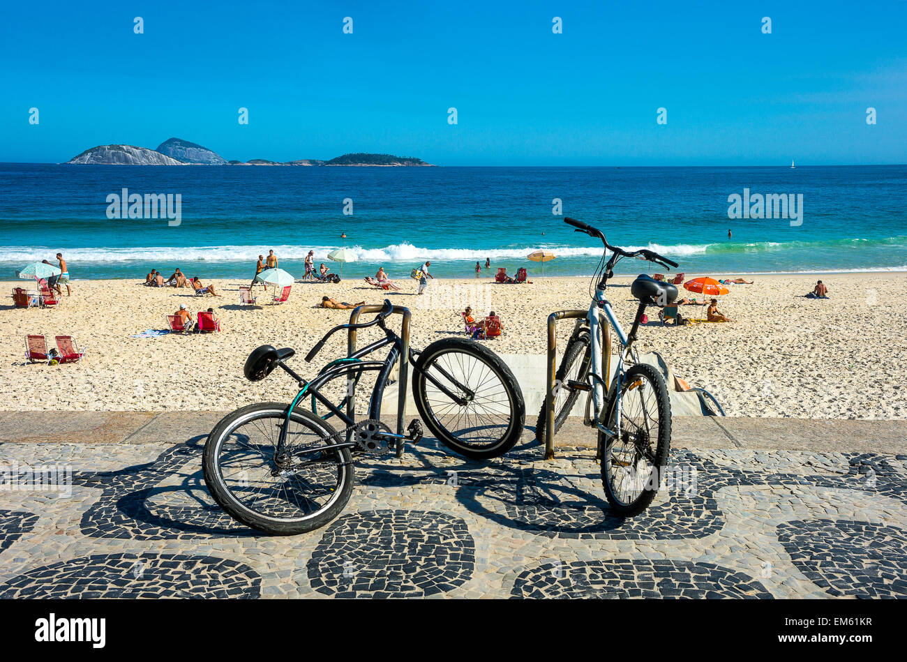 Brazil, Rio De Janeiro, people on the Ipanema beach Stock Photo - Alamy