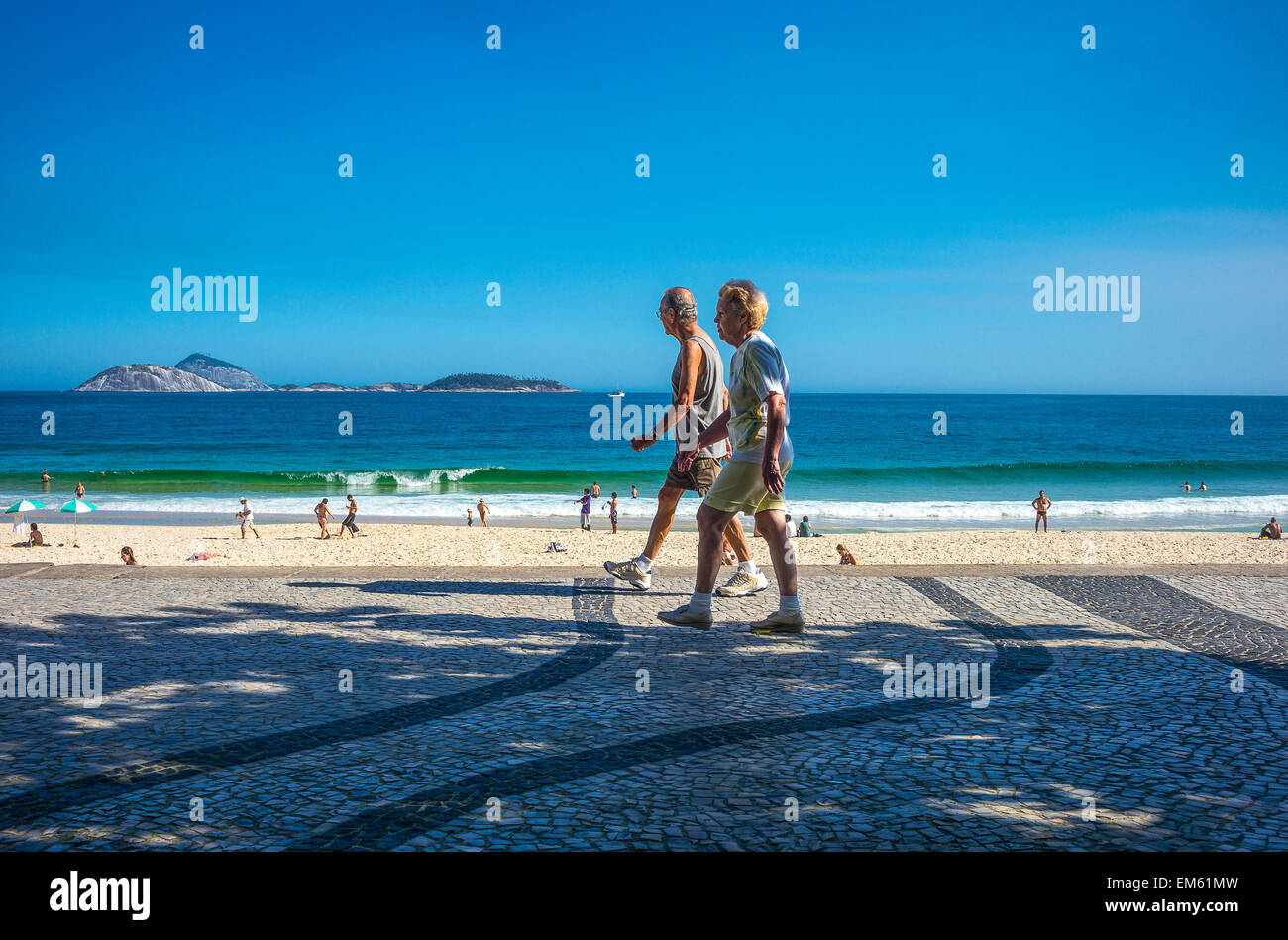 Brazil, Rio De Janeiro, people on the Ipanema beach Stock Photo - Alamy