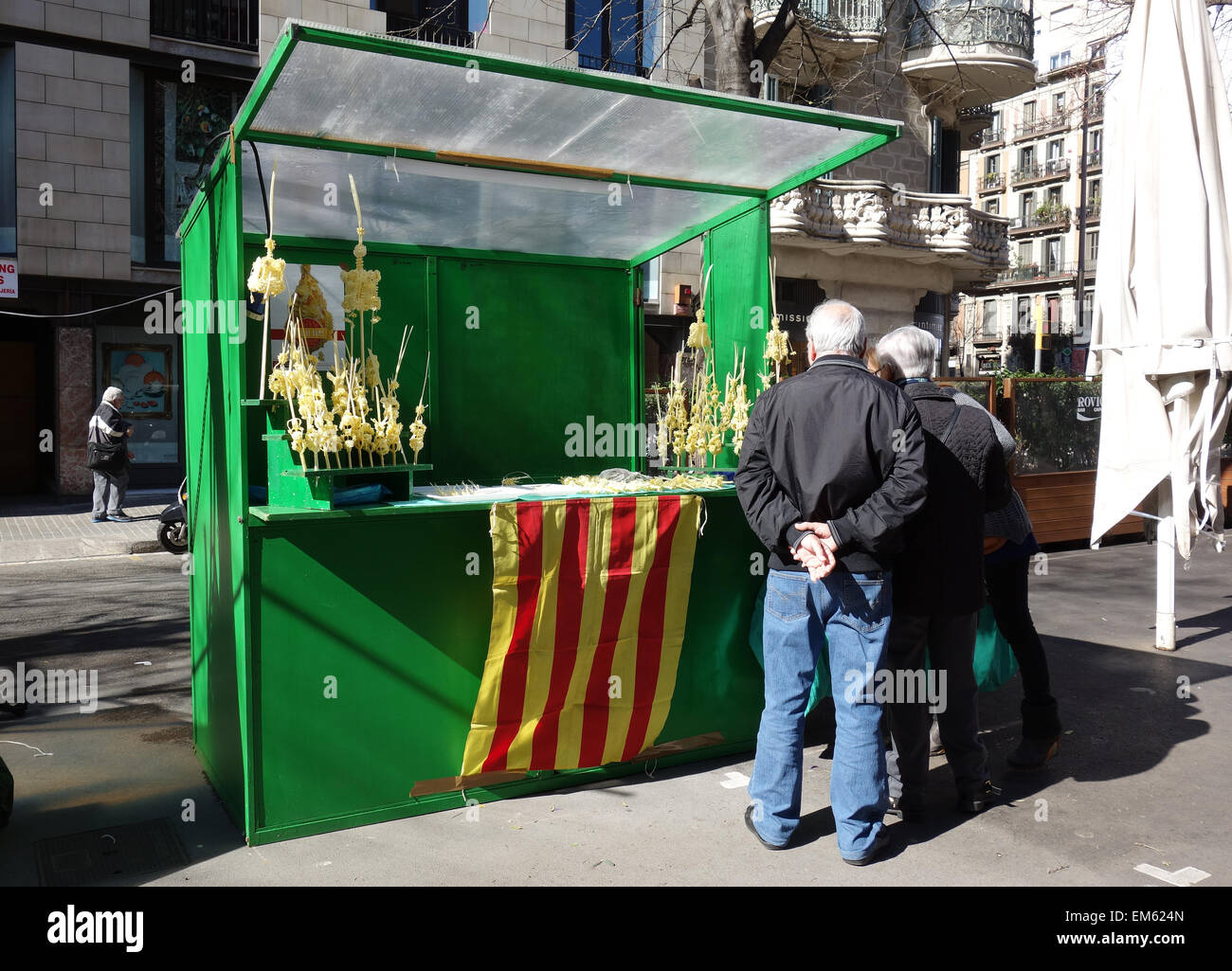 Looking at stall hi-res stock photography and images - Alamy