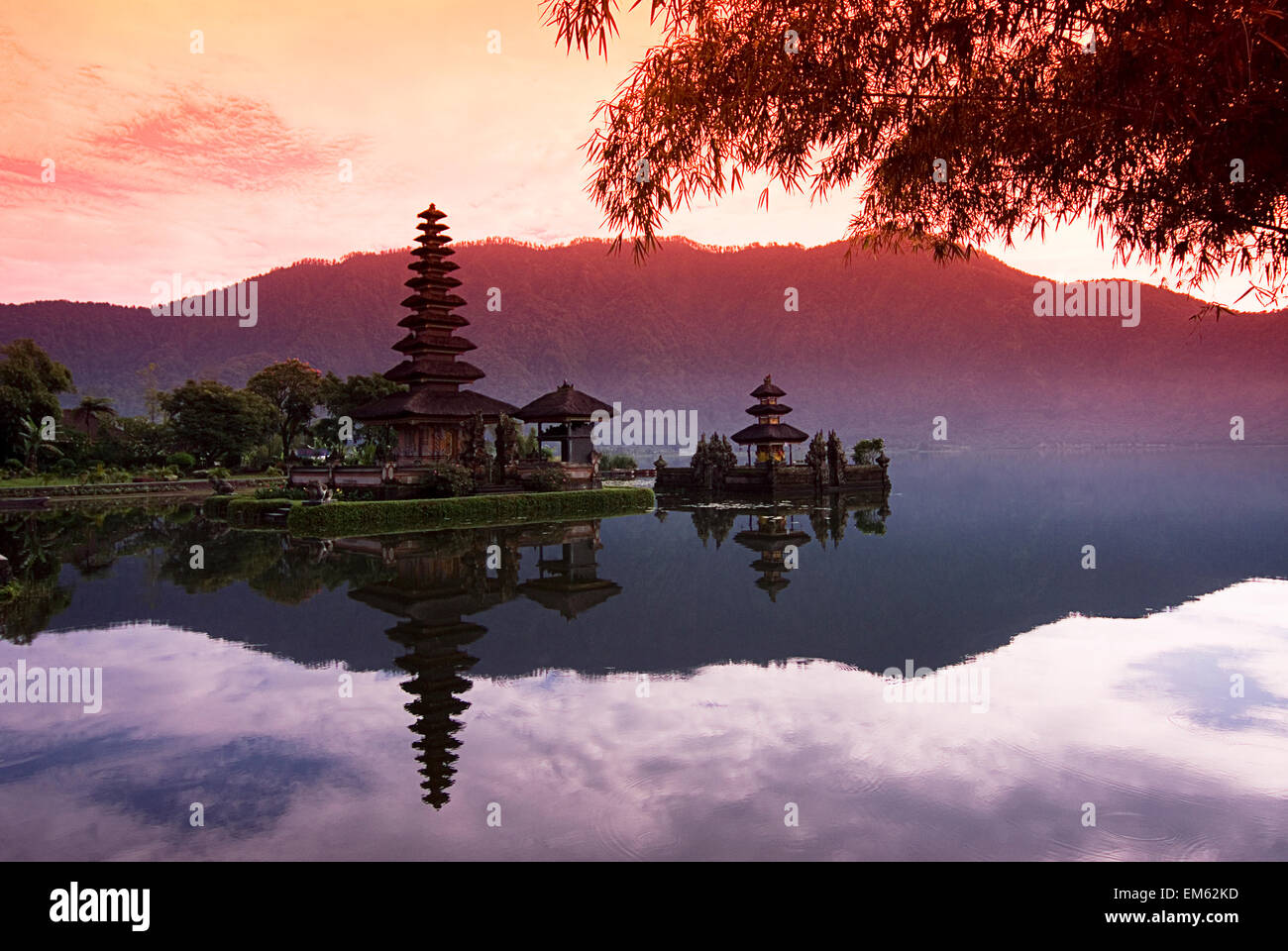 Indonesia, Lake Bratan; Bali, Ulu Danu Temple Stock Photo - Alamy