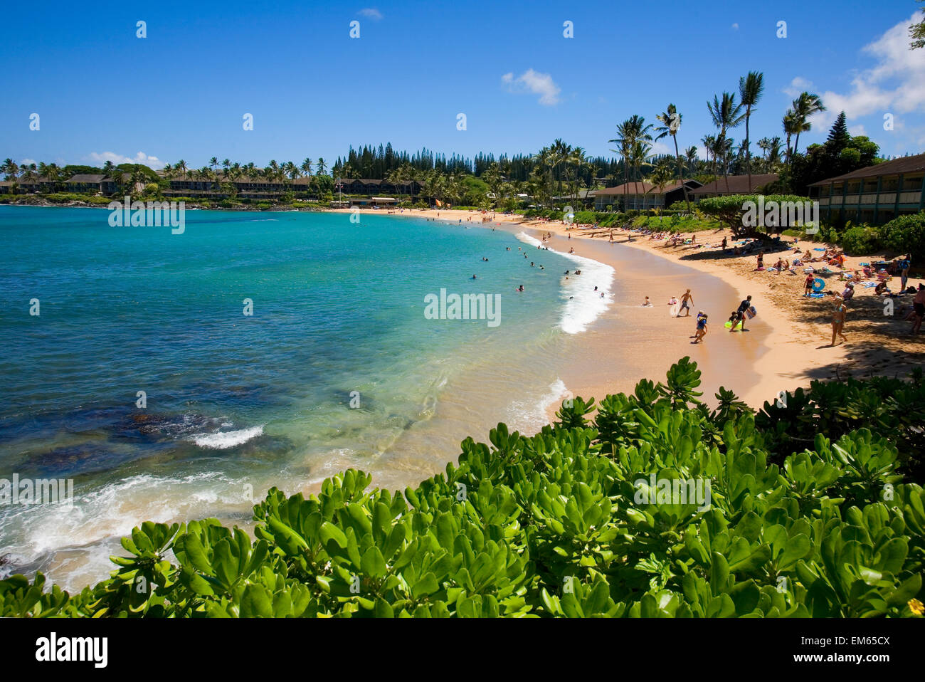 Hawaii, Maui, Napili Bay With Visitors Stock Photo - Alamy